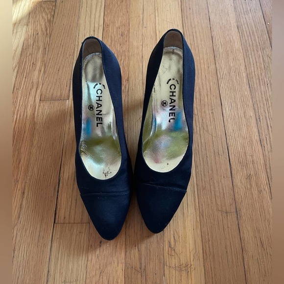 CHANEL | Shoes | Vintage Chanel Satin Canvas Cap Toe Pumps Sz 39 2 ...